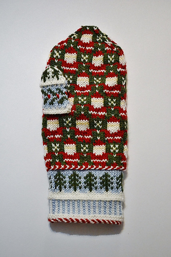 Ravelry: Tiny Santa Mittens pattern by Amanda Schwabe