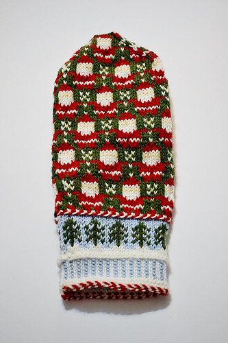 Ravelry: Tiny Santa Mittens pattern by Amanda Schwabe