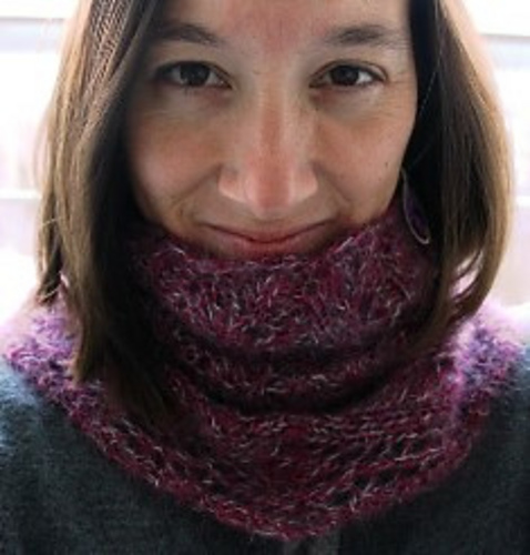 Ravelry: Candy Cane Swirl Cowl pattern by alaskagirlknits!