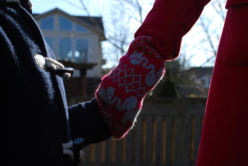 Ravelry: Co-mitted (a hand-holding mitten) pattern by Alexis Hoy