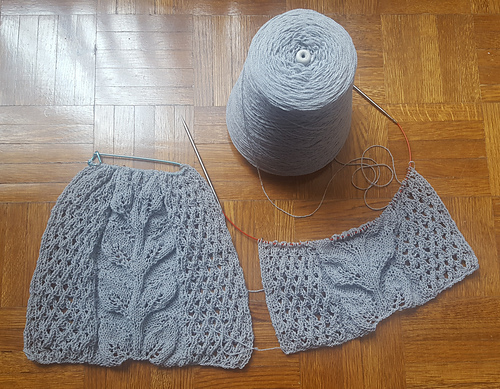 Enjoying knitting charts, commuter knapsack : knitting