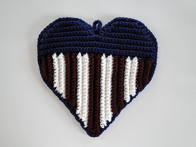 Ravelry: Patriotic Heart Potholder pattern by D Moyer
