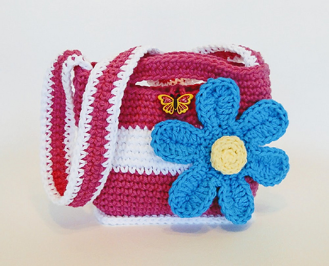 Ravelry: Girl's Flower Purse pattern by D Moyer