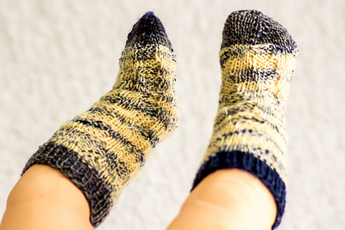Ravelry: Magic Spiral Socks pattern by Alma Mahler