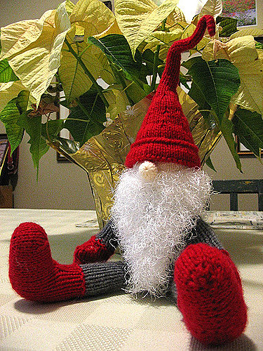 Ravelry: Jultomtar & Teeny Tomte pattern by Alan Dart