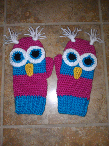 Ravelry: Ladies Owl Mittens pattern by Susan Wilkes-Baker