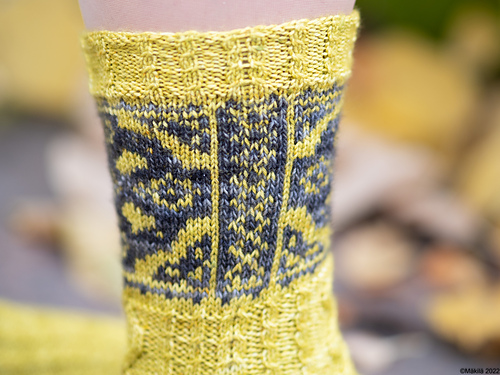 Ravelry: Celtic Cross / Cros Cheilteach Socks pattern by Anna Mäkilä