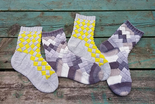 Ravelry: parallel module socks pattern by Maria Leigh