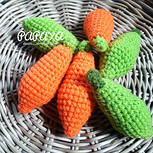Ravelry: Papaya keychain pattern by Ausa Amigurumi