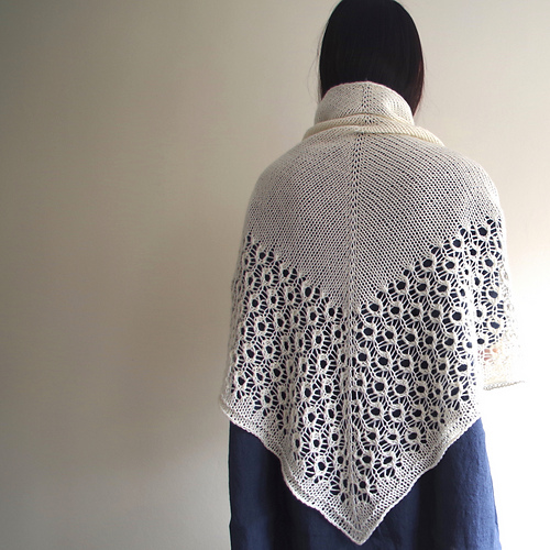 Ravelry: Big Bird's Eye pattern by amimonology