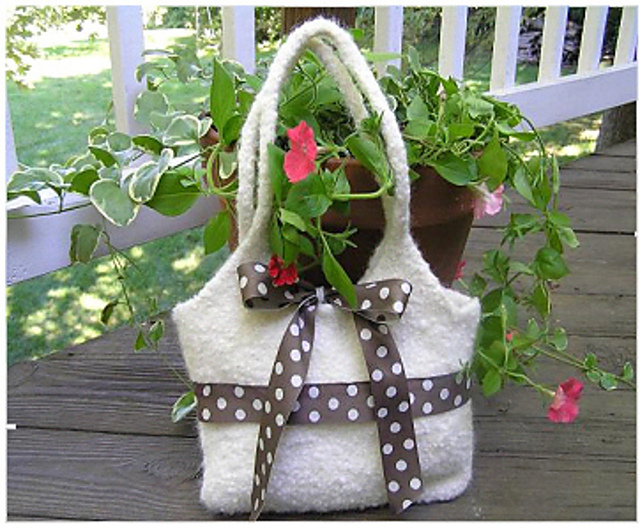 Ravelry: The "Ribbon" Bag pattern by Shelley A. Boardman