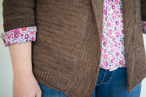 ISO pattern similar to this for adults. I've looked on Ravelry but no dice 😭 : r/knitting