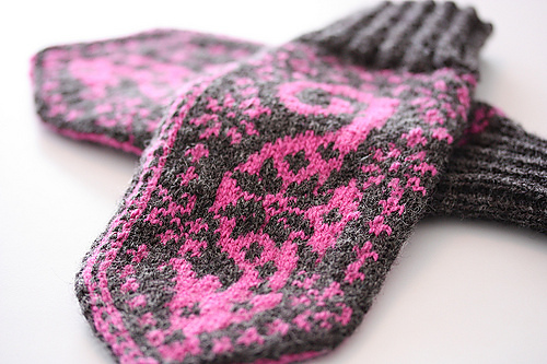 Ravelry: "Selbuvott or not" alias Selbu Sea Horse Mittens pattern by ...