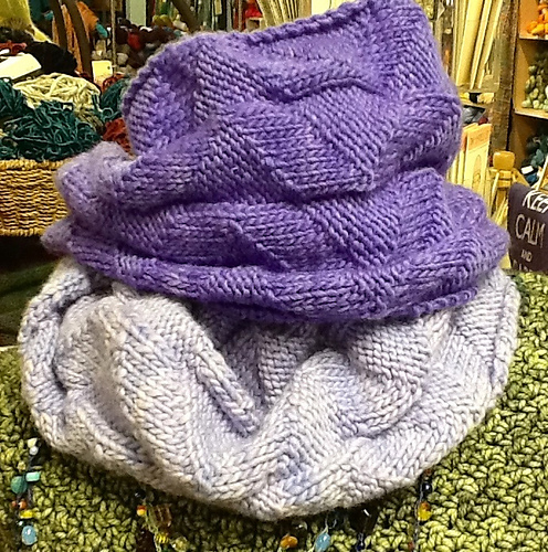 Ravelry: Arwen Cowl pattern by Ellen T. Andresen/SISO Designs