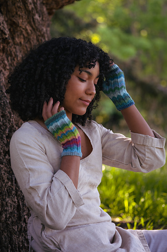 Ravelry: Rhododendron Mitts pattern by Andrea Rangel