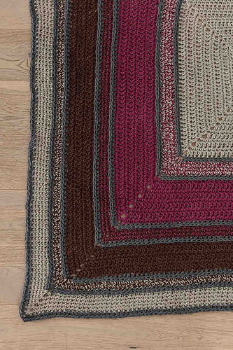 Ravelry: Geometric Throw Rug pattern by Annie Modesitt