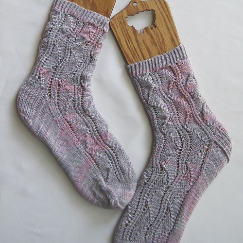Ravelry: Tufts Beaded Socks pattern by Linda Lehman