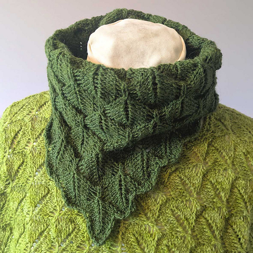 Ravelry: Primavera Cowl pattern by Angela Gardner