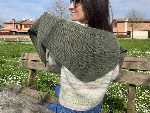 Ravelry: An Italian Spring Shawlette pattern by An Italian Knitter