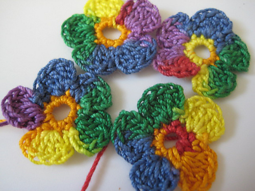 Ravelry: One Inch Flower Motif or Applique pattern by Cynthia Luciene