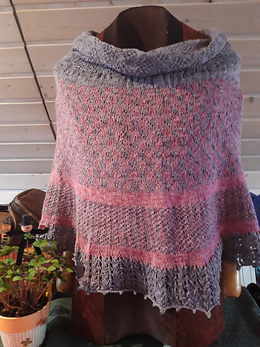 Ravelry: Cube Poncho pattern by Anja Liebertz