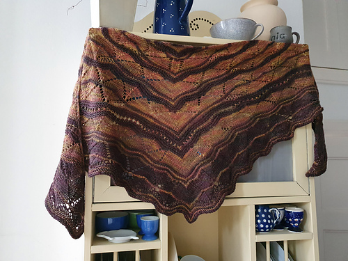 Ravelry: Curved Triangle Shawl pattern by Iris Schreier