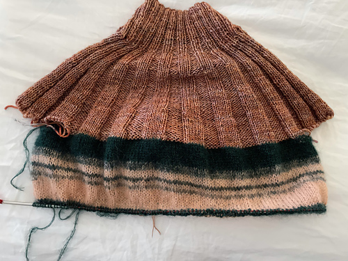 Help finding pattern! I stumbled upon a photo in an old r/knitting post. It mentioned this is ...