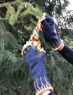 Ravelry: Starfall Fingerless Mitts pattern by Anne Aycock