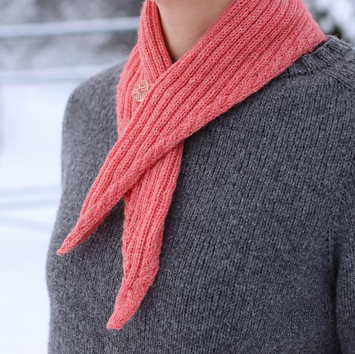 Ravelry: Fish tail scarf pattern by Takako Takiguchi