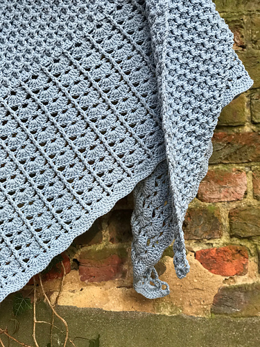 Ravelry: Cosy Texture Shawl pattern by Annelies Baes