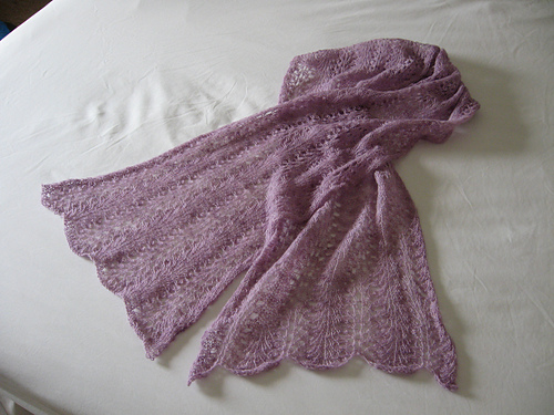 Ravelry: Feather and Fan Short Scarf pattern by Kelly Faller