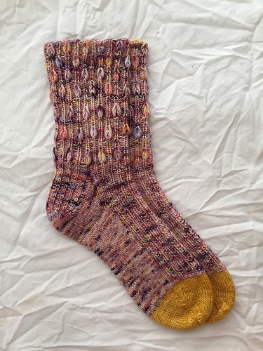 Ravelry: Feather socks pattern by Victoria Galkina