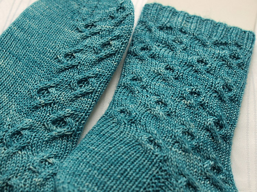 Ravelry: Bubbly Socks pattern by verybusymonkey