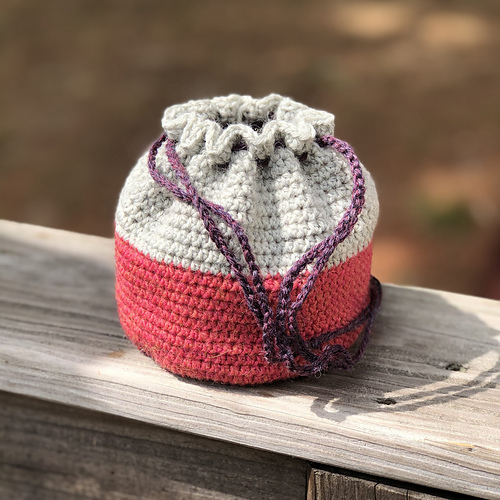 Ravelry: Dice bag tutorial pattern by Lusianne R.