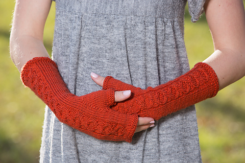 Ravelry: Tabasco Mitts pattern by Heather Dixon