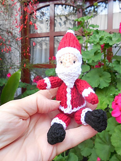 Ravelry: aromadry's MINI SANTA