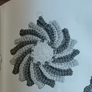 Ravelry: Pinwheel Pot Holder pattern by Lily Mills Company