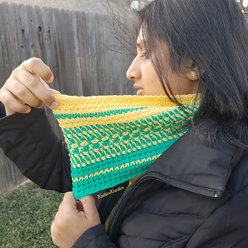 Ravelry: Doppelgänger cowl pattern by Arunima Goel