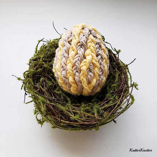Ravelry: Ribbed Easter Eggs pattern by Arunima Goel
