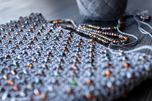 Ravelry: Cross-Body Bead Bag pattern by Ashlea Schumaker