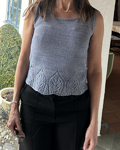 Ravelry: La Feuille pattern by Anne B Hanssen