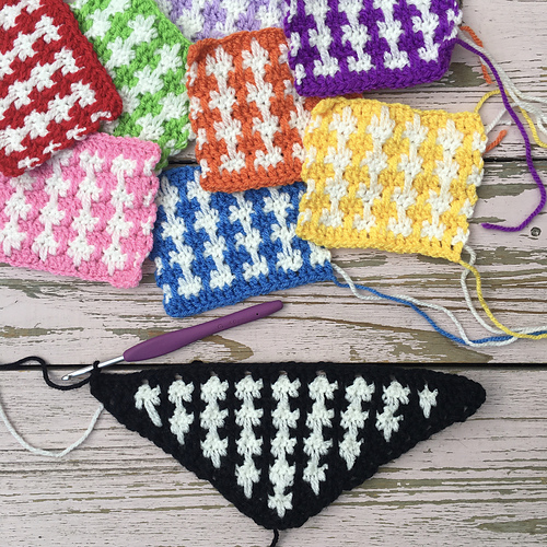 Ravelry: Houndstooth Triangle Wrap pattern by Atty van Norel