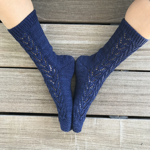 Finished my first pair of lace socks and I'm obsessed! : r/knitting