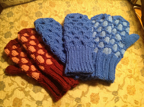 Ravelry: Newfie Mitts pattern by Sophie Rocheleau
