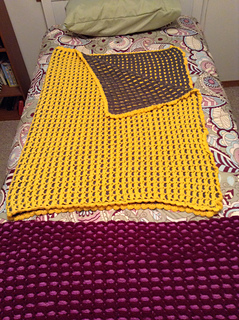 Ravelry: auntietracy's Reversible Shell Blanket