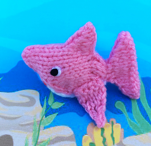 Ravelry: Baby shark family, finger puppets / mini toys pattern by ...