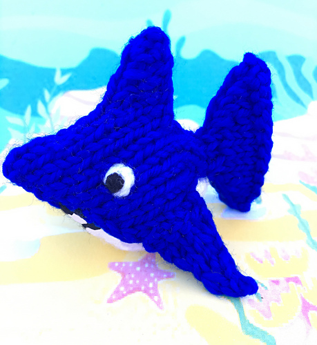 Ravelry: Baby shark family, finger puppets / mini toys pattern by ...