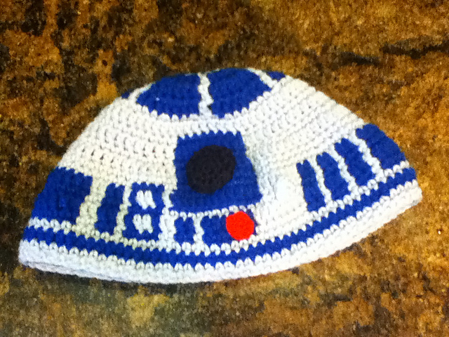 Ravelry: R2D2 Beanie pattern by Reynalyn Camoras
