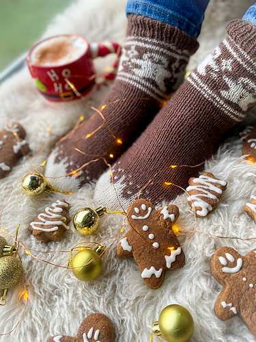 Ravelry: Gingerbread socks pattern by Babi Crisosto