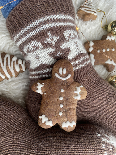Ravelry: Gingerbread socks pattern by Babi Crisosto